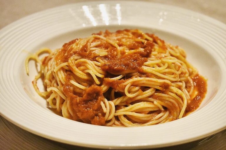 Fidelini al sugo di pomodoro e acciughe | BACCHETTE E POMODORO